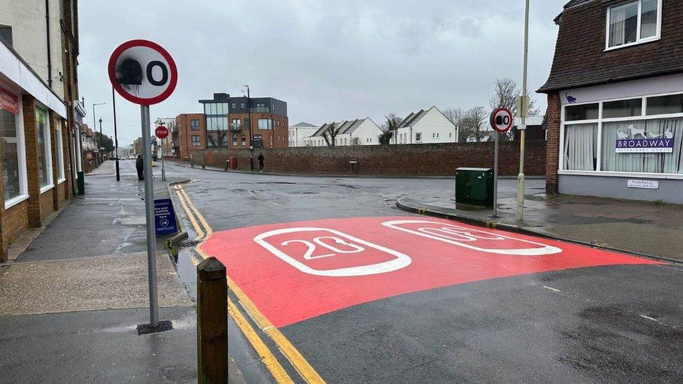Herne Bay: Vandals target road signs after criticism - BBC News