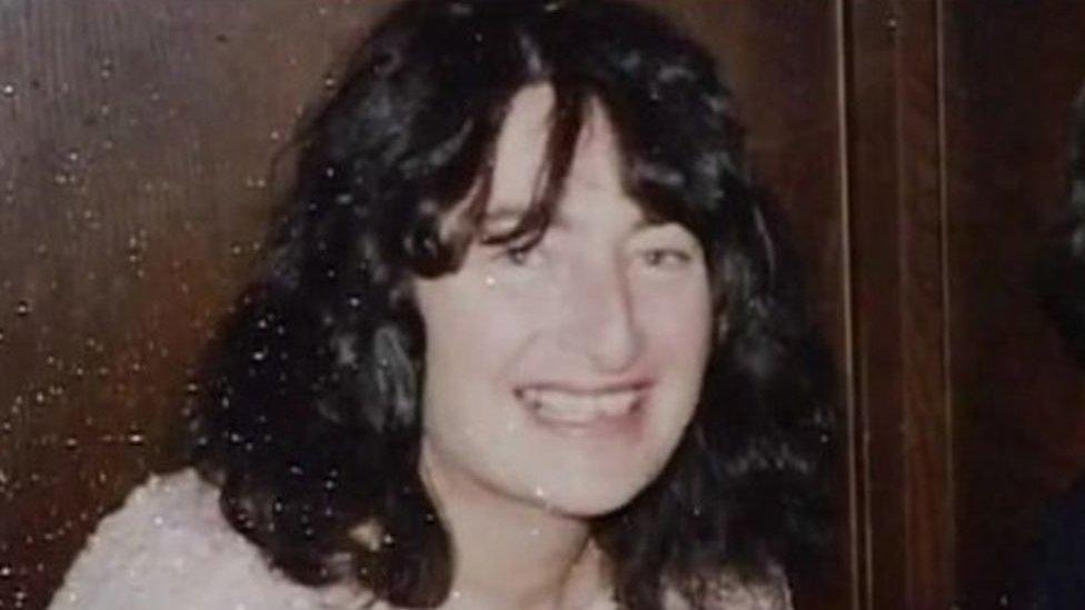 Widower of murdered Arnold jeweller Marian Bates dies - BBC News