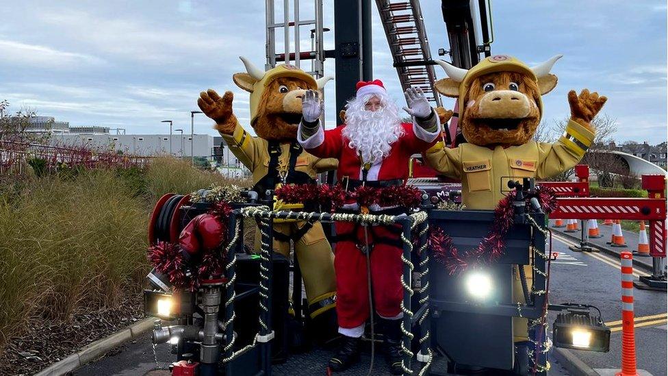 Flying Santa raises spirits at Royal Aberdeen Children's Hospital - BBC ...