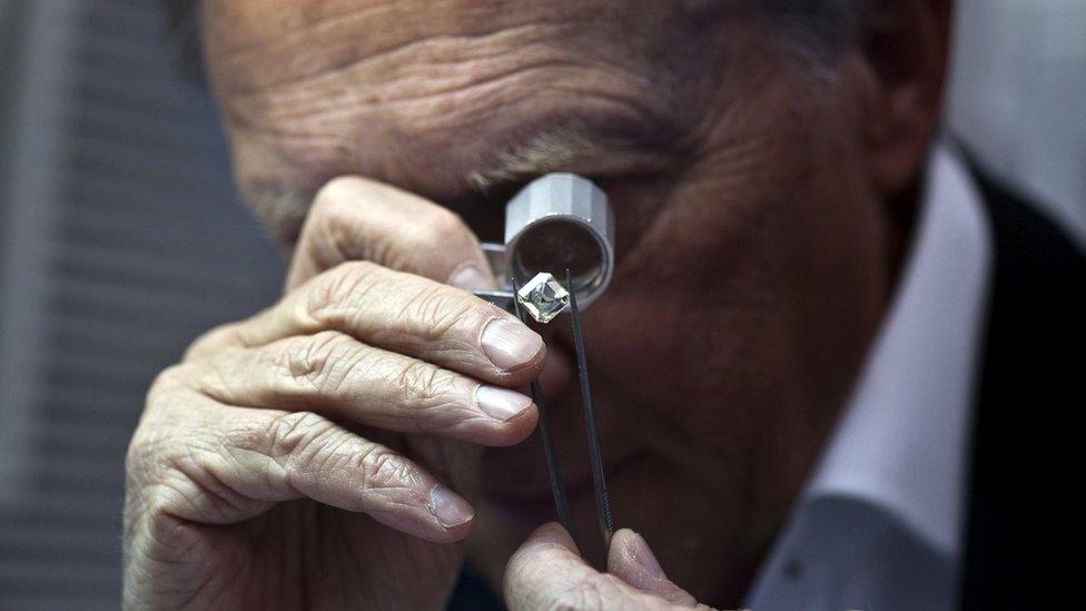 Israeli diamond dealer arrested amid huge fraud probe - BBC News