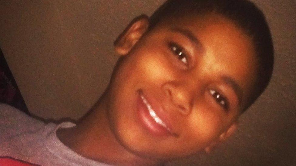 Tamir Rice death: Cleveland policeman defends shooting boy - BBC News