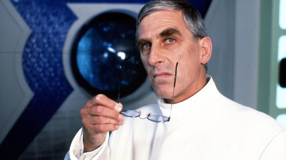 Demon Headmaster actor Terrence Hardiman dies aged 86 - BBC News