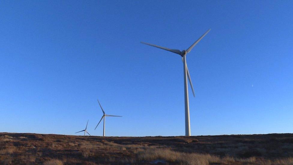 Western Isles 'betrayed' by wind farm subsidy delay - BBC News