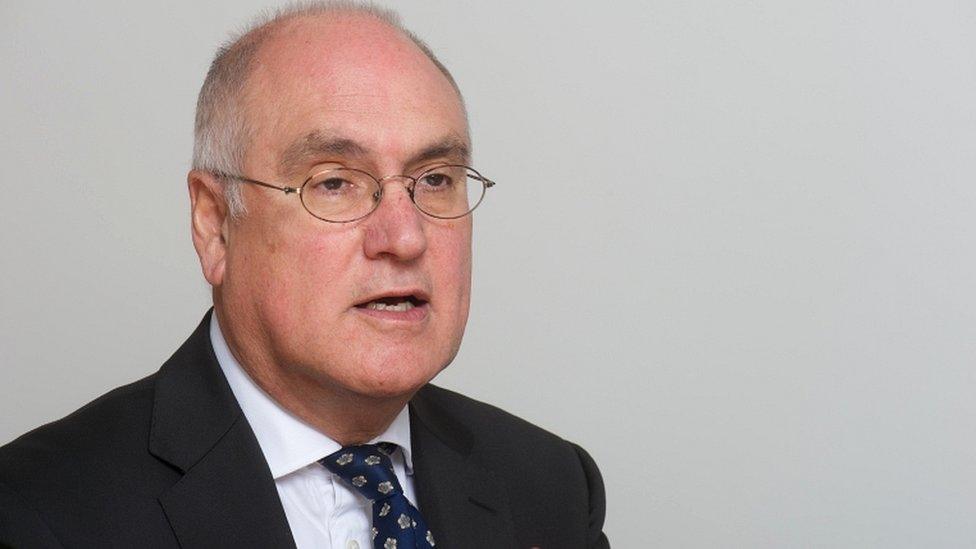 Former Ofsted chief Wilshaw to work with schools in India - BBC News