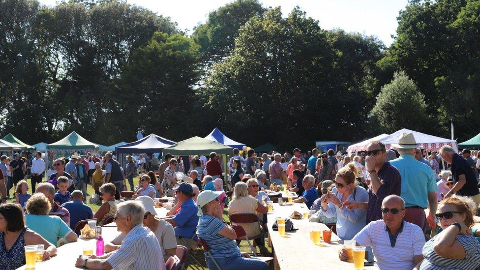 Guernsey's Le Viaer Marchi replaced with smaller festival - BBC News