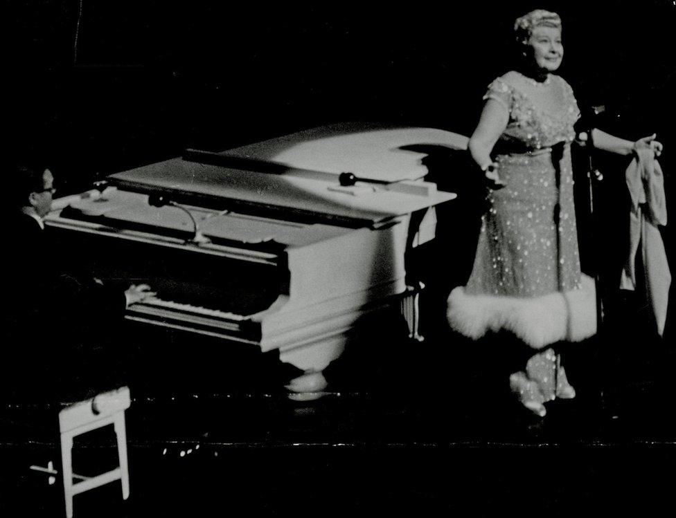 Sophie Tucker: Everybody loves a fat girl - BBC News