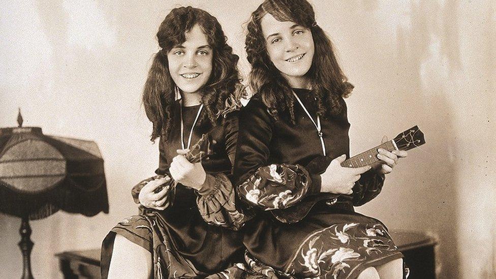 Bid to honour Brighton's 'forgotten' conjoined Hilton twins - BBC News