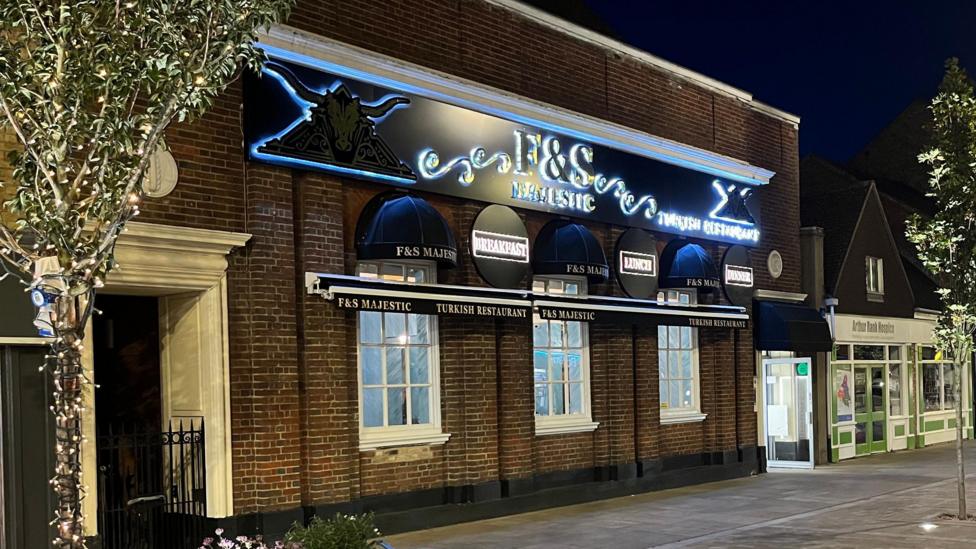 Turkish restaurant in March can keep illuminated signs - BBC News