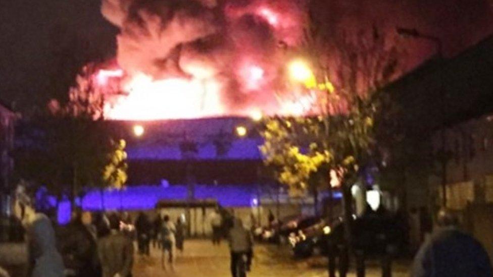 Tottenham fire leaves warehouse 'gutted' and homes evacuated - BBC News