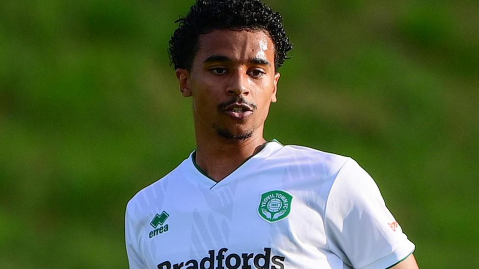 Jordan Thomas: Torquay United sign Yeovil Town defender on loan - BBC Sport