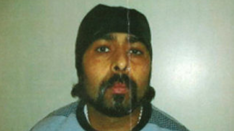 Man missing from Oxford mental health centre - BBC News