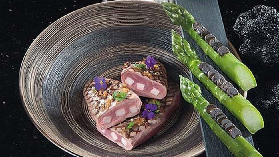 Benoit Violier: Tributes pour in for 'world's best chef' - BBC News