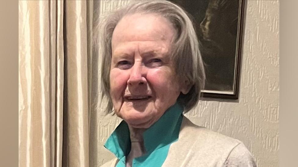 Liverpool family's tribute to woman, 92, hit by car - BBC News