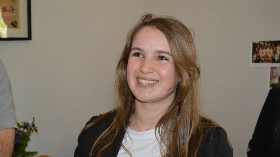 Alice Byron: Leukaemia blogger given posthumous award - BBC News