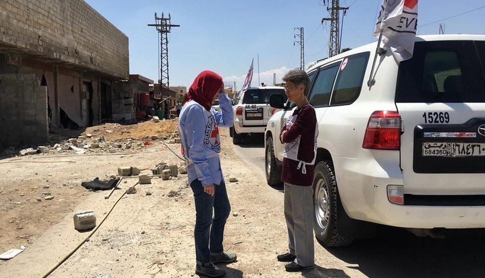 Syria aid convoy denied entry to besieged suburb of Darayya - BBC News