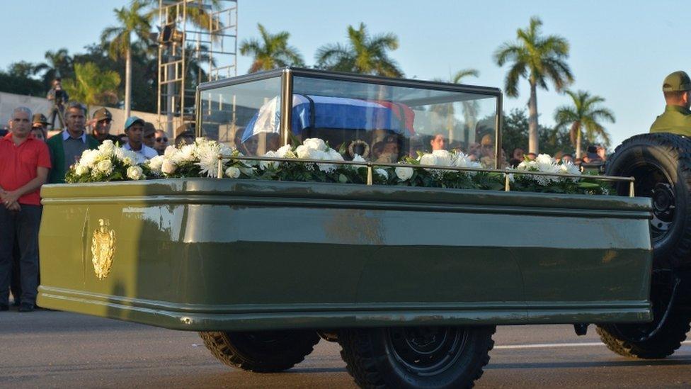 Fidel Castro's death: Ashes begin journey to Santiago - BBC News