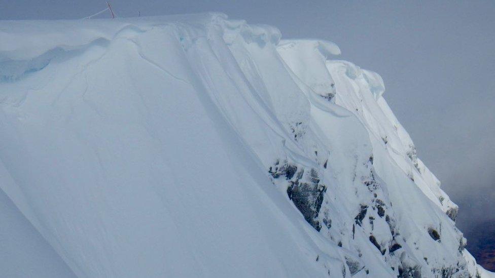 Large avalanche recorded in Glen Coe - BBC News