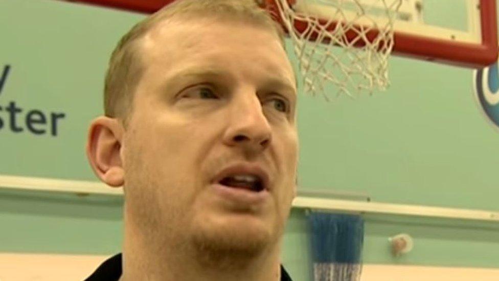 Coach Ty Shaw taken ill during Worcester Wolves match - BBC News