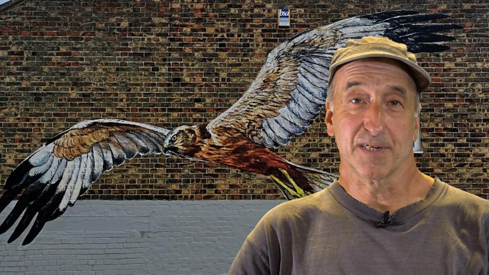 Lowestoft author uses heritage to 'unlock imagination' - BBC News