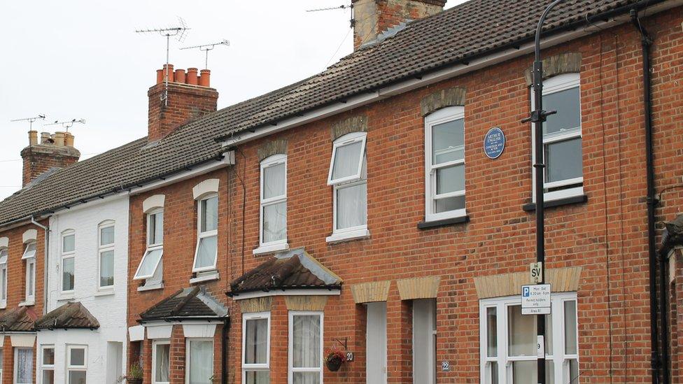 Are You Being Served? actor Arthur English honoured with blue plaque ...