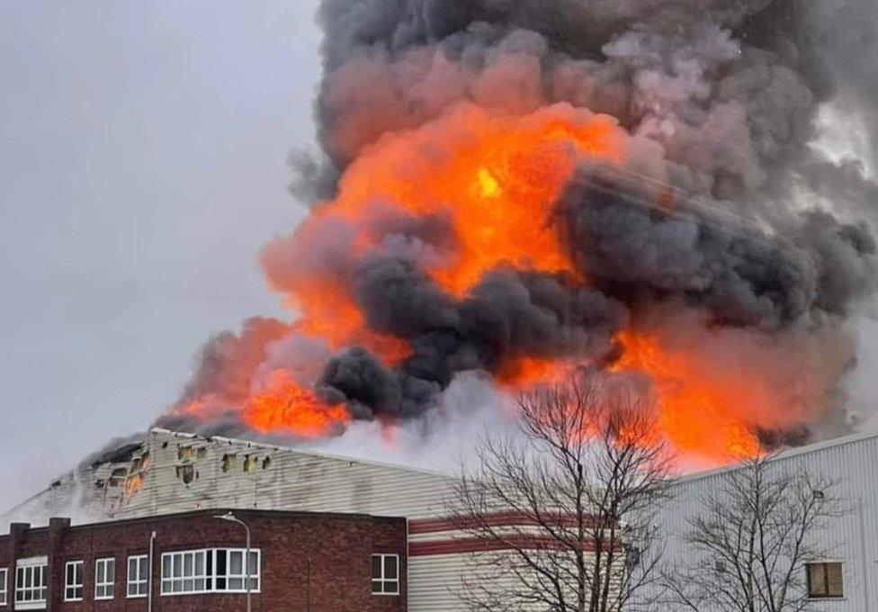 Kidderminster industrial estate fire: Smoke seen from miles around ...