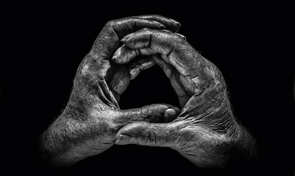 How your life story is told by your hands - BBC News