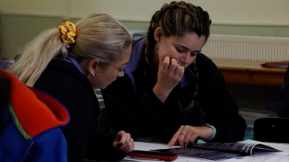 Harrogate Girlguide centre raising £500,000 to reopen - BBC News