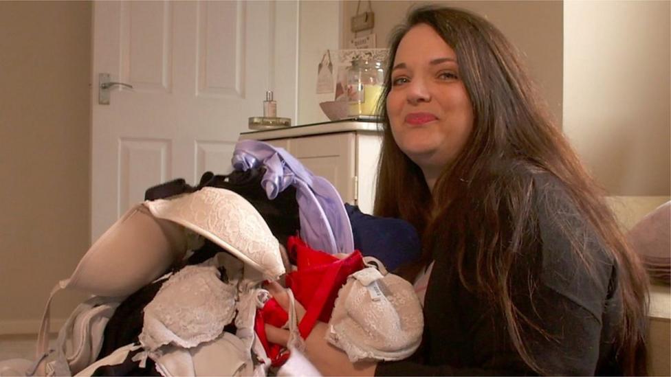 Abingdon charity volunteer collecting 1,000 bras and knickers - BBC News