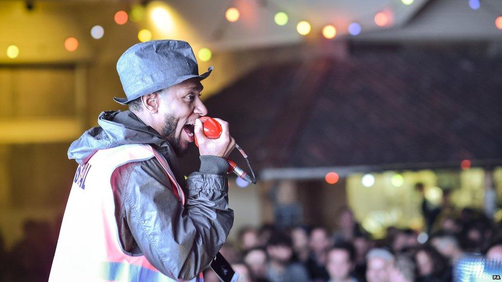 Mos Def is allowed to leave South Africa after passport row - BBC News