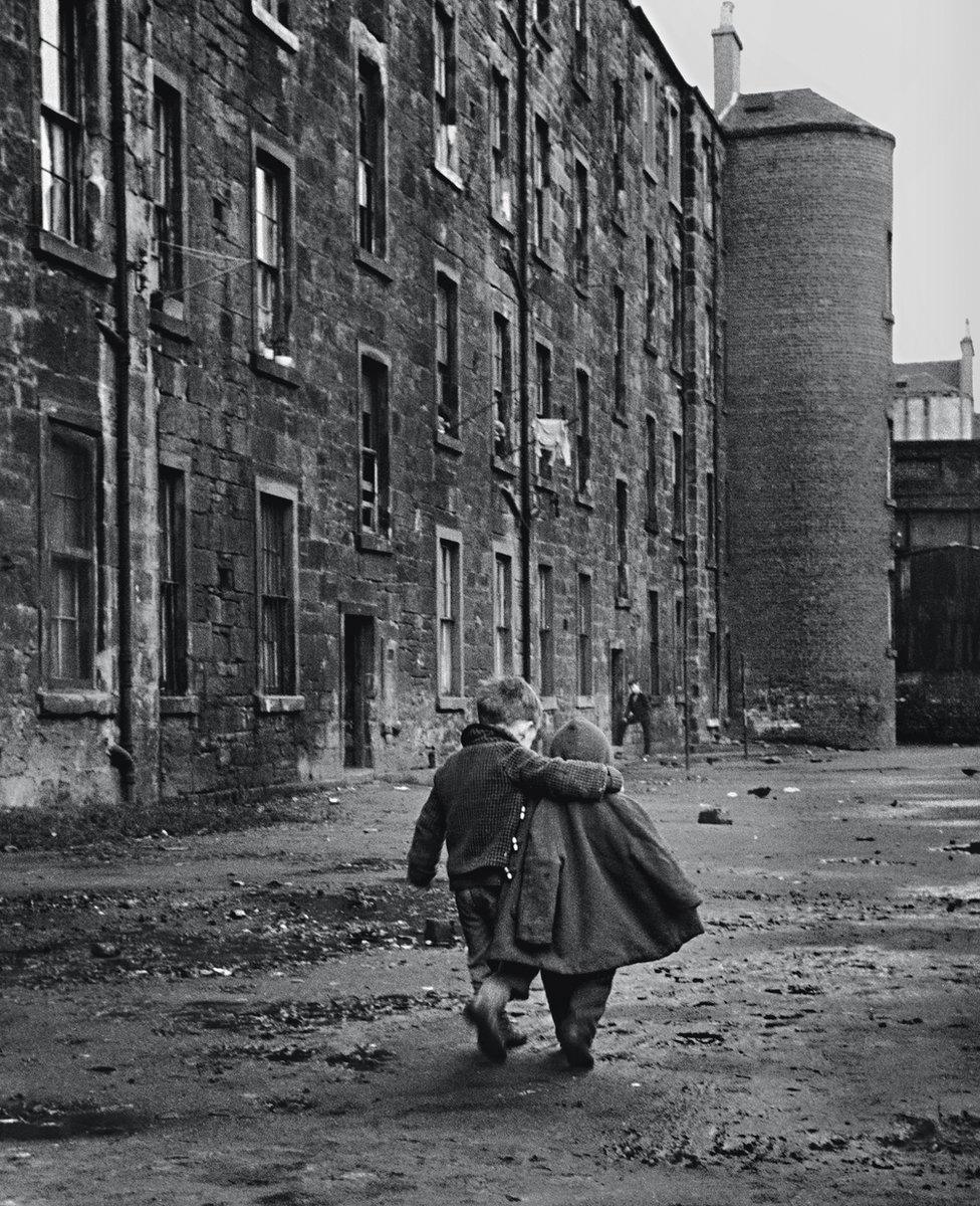 New Scottish photo exhibition explores childhood - BBC News