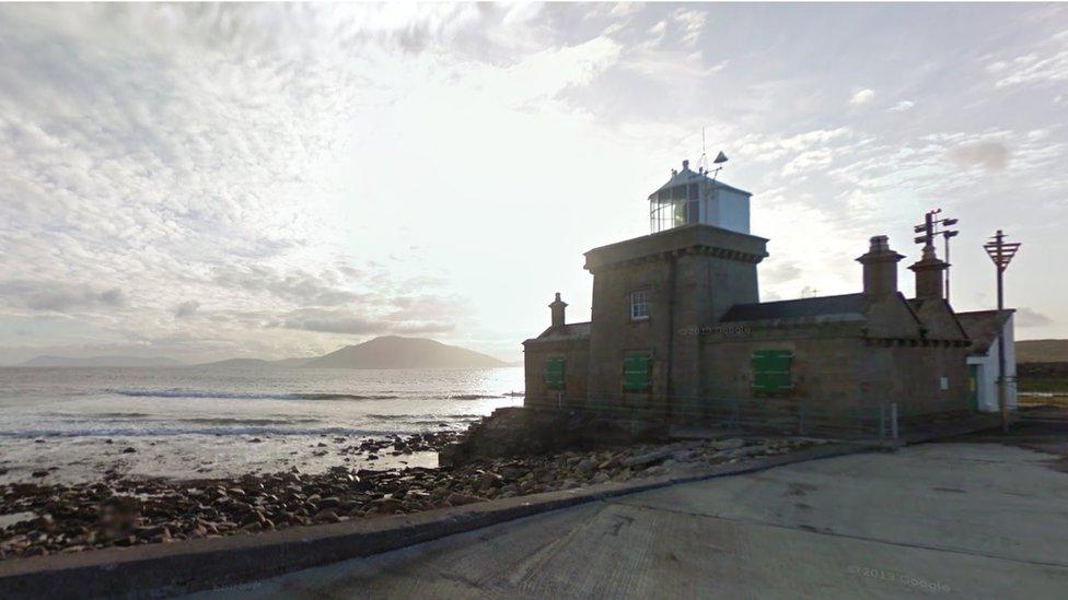 Irish coastguard pilot Captain Dara Fitzpatrick dies after crash - BBC News