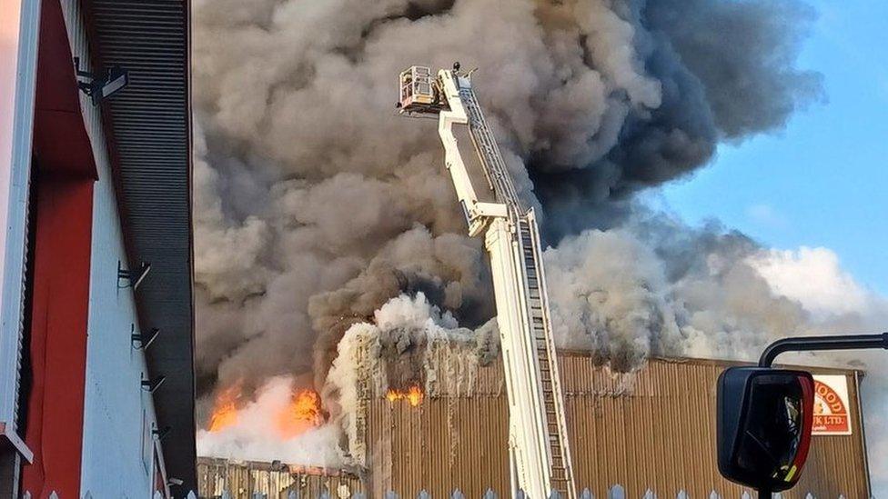 Netherton bakery plant fire: More than 100 firefighters tackle blaze ...