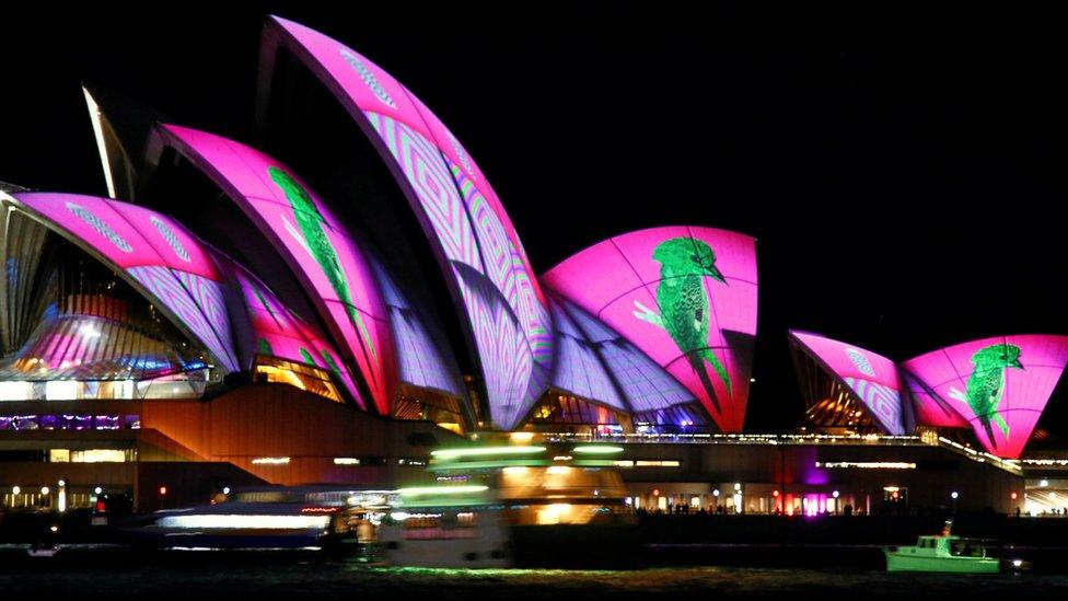 Pictures: Sydney lights up for annual festival - BBC Newsround