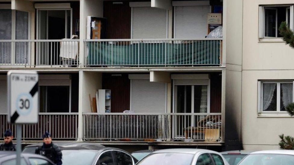 Lyon fire: Ten dead, including five children - BBC News