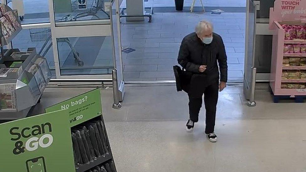 Halesowen: Burglar's life sentence for David Varlow murder - BBC News