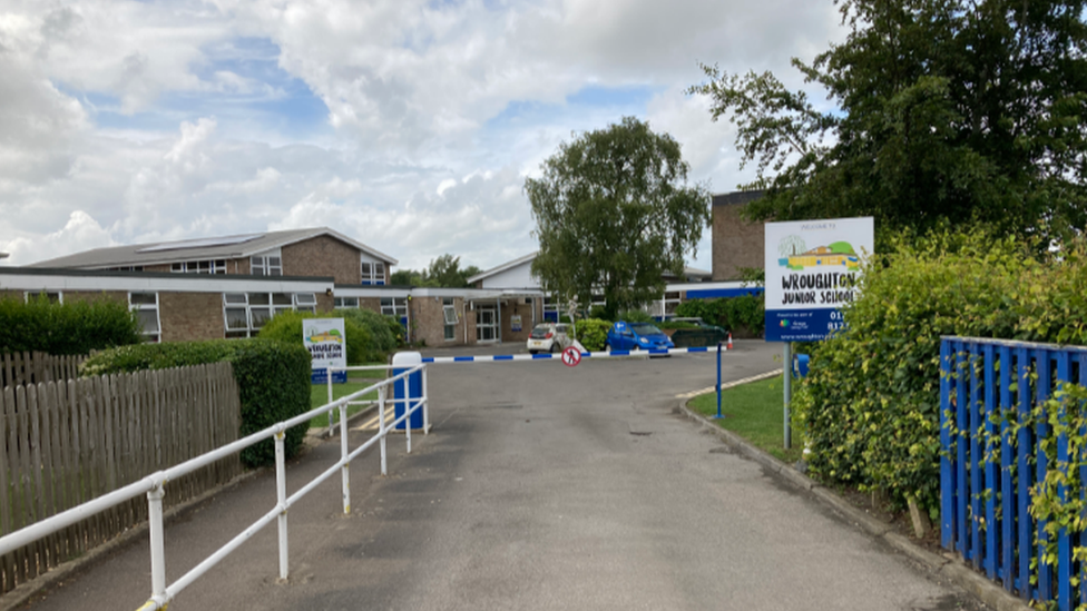 Wroughton Junior School reopens after woman with weapon arrested - BBC News