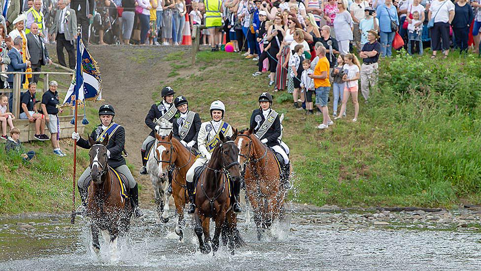 Is this Scotland's steepest street? - BBC News