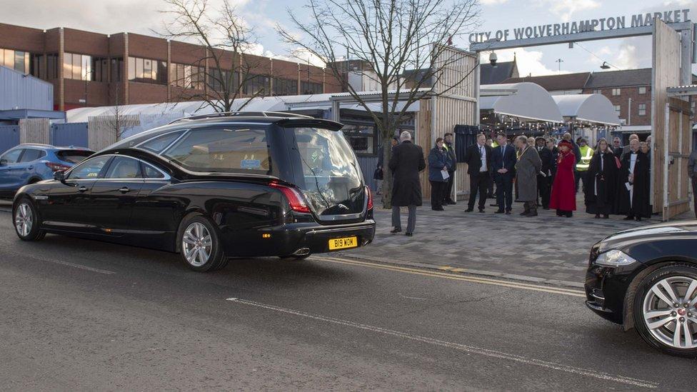 18th century Wolverhampton remains reinterred - BBC News