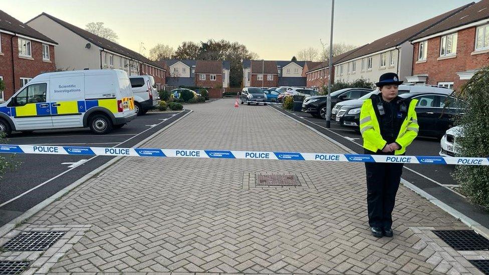 Man released over deaths of Jennifer and Stephen Chapple - BBC News