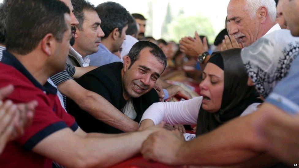Suruc massacre: Turkey government comes under fire - BBC News