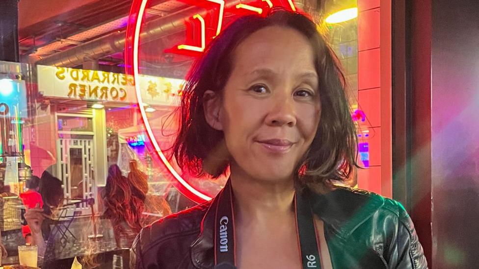 Angry Dan: The street artist mapping London's landmarks - BBC News