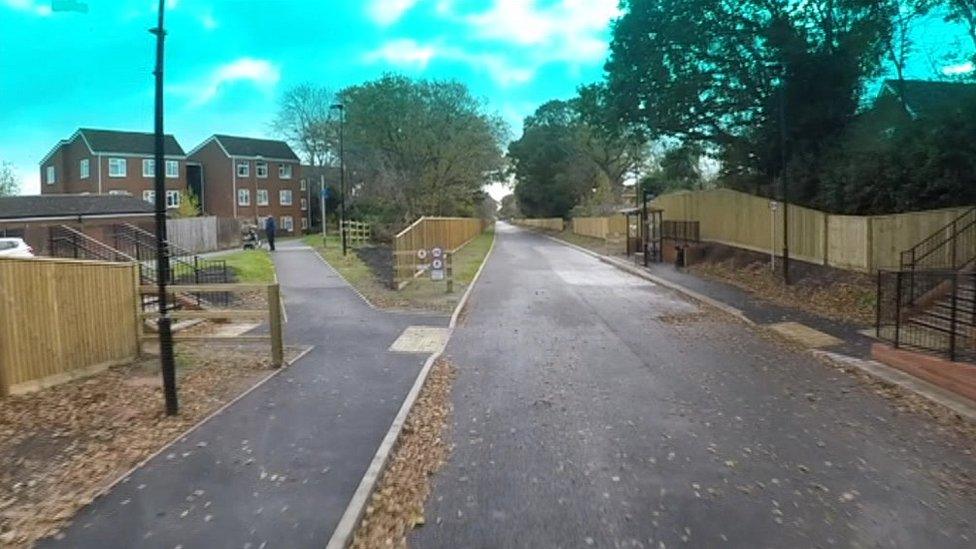 Gosport to Fareham bus expressway extension opens to passengers - BBC News