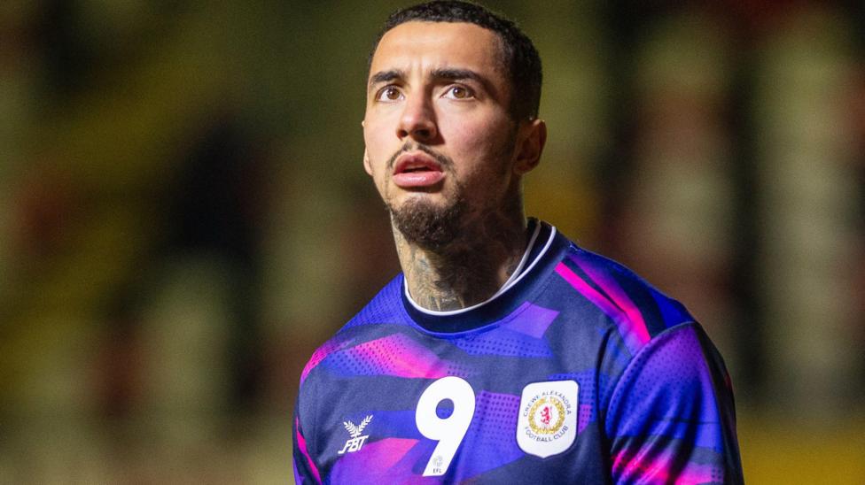 Courtney Baker-Richardson and Cameron Antwi join Newport County - BBC Sport