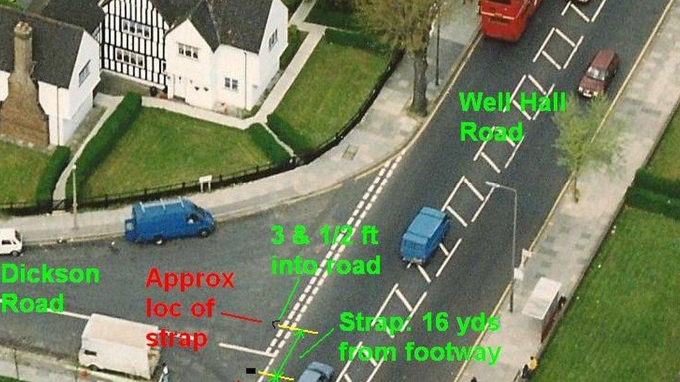 Stephen Lawrence murder: Handbag strap at scene 'part of weapon' - BBC News