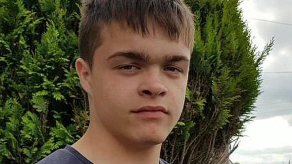 Callum Baker-Osborne: Fundraising event in memory of teenager - BBC News