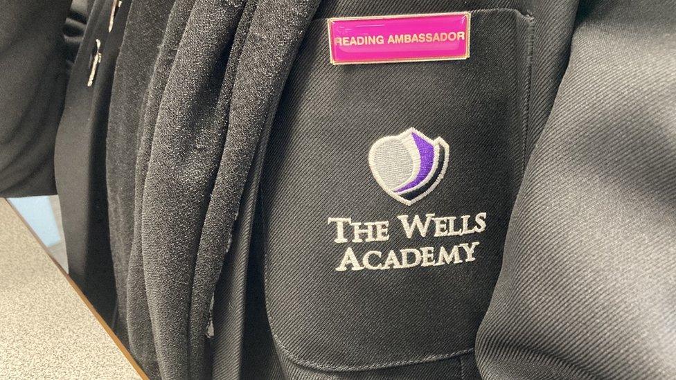 Wells Academy provides free blazers for new pupils - BBC News