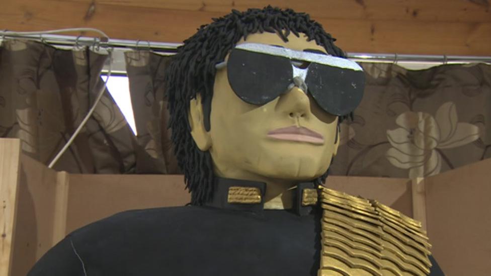 Giant Michael Jackson cake wins international baking award - BBC News