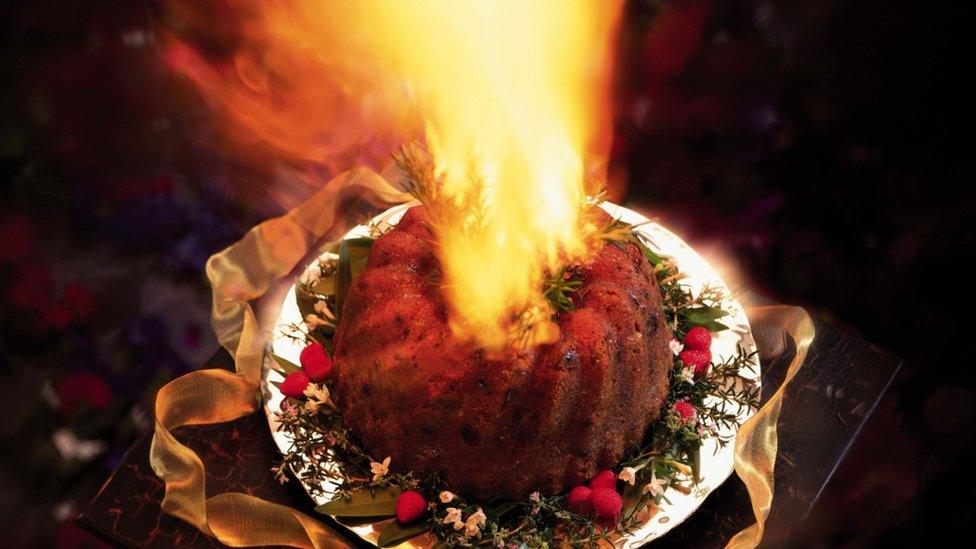 Christmas pudding fire in Barnstaple tackled by crews - BBC News