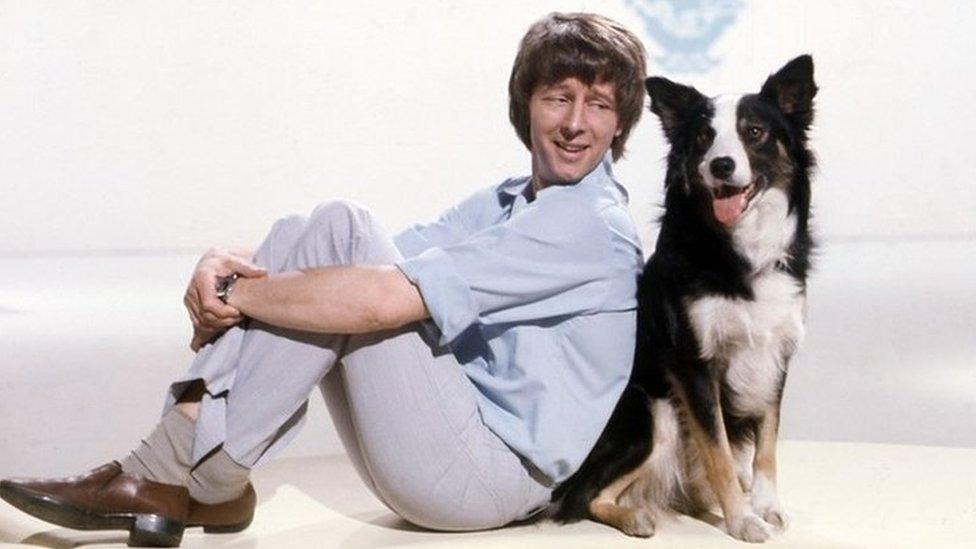 Former Blue Peter presenter John Noakes dies at 83 - BBC News