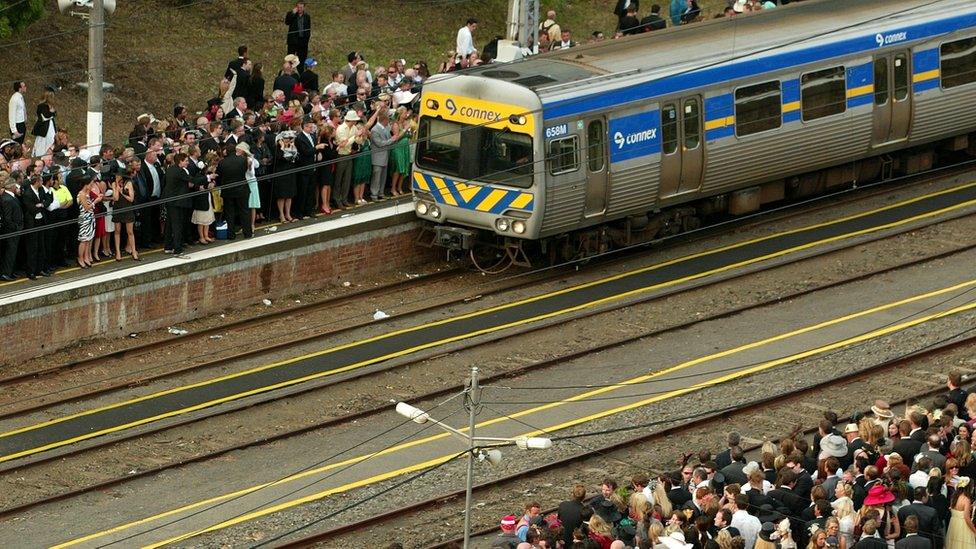 GPS fail results in Melbourne train crash - BBC News